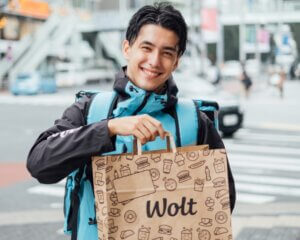 Uber Eats(ウーバーイーツ)のCMまとめ！最新・歴代のCM出演者一覧｜おいしいデリバリー